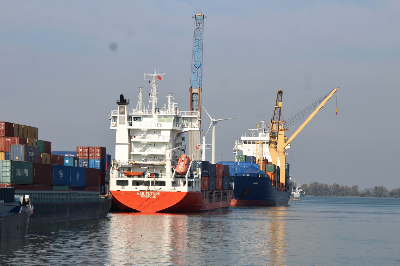 Haven en industrieterrein Moerdijk drukbezocht tijdens Open Haven ...